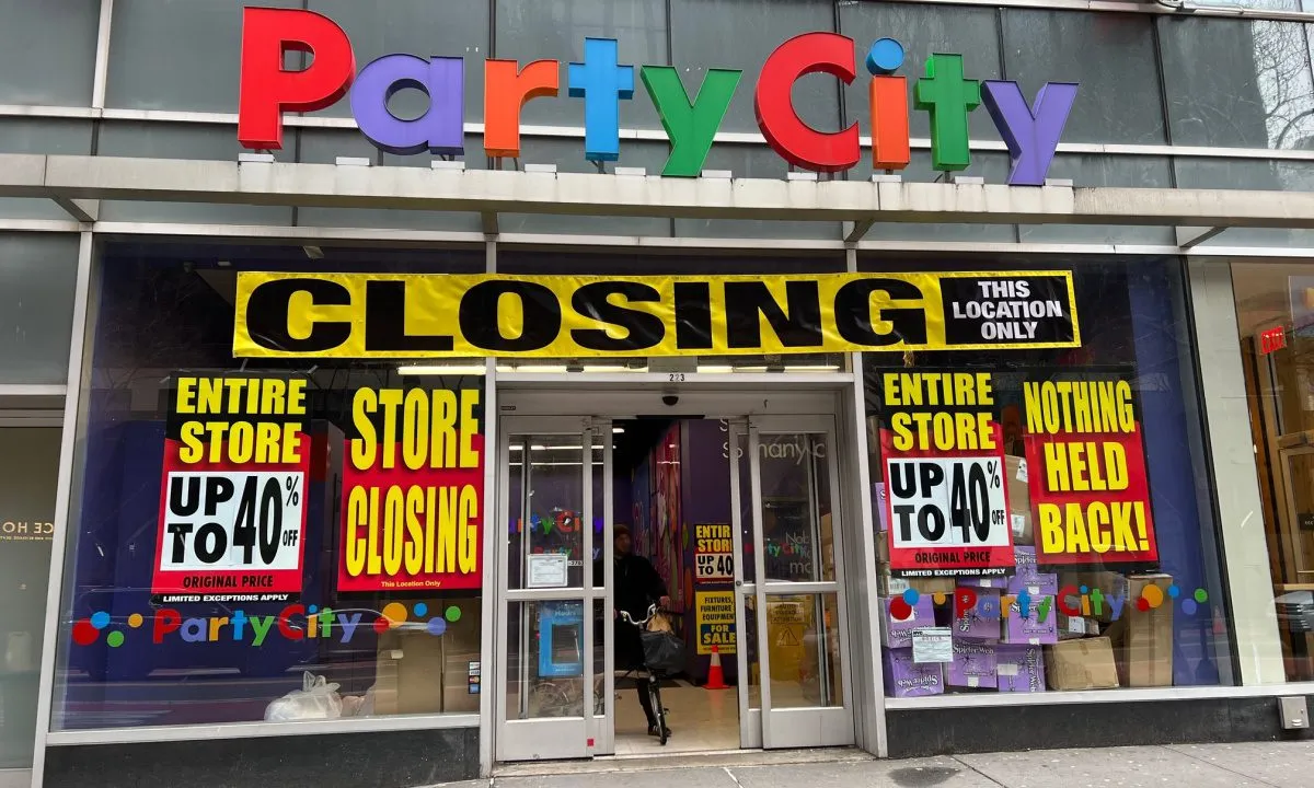 Party City COLLAPSES! 700 Stores CLOSED—16,000 Laid Off with NO ...
